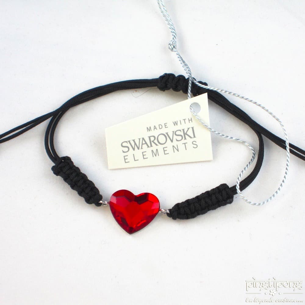 Bracelet Spark en fil de coton noir et cœur en Swarovski rouge - Pingtipong